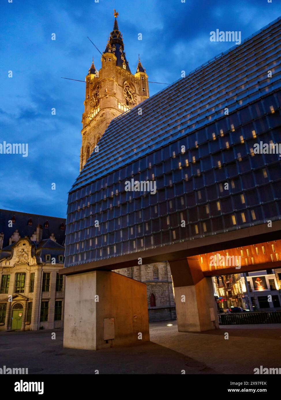 Modern sky and bridges illuminated hi-res stock photography and images ...