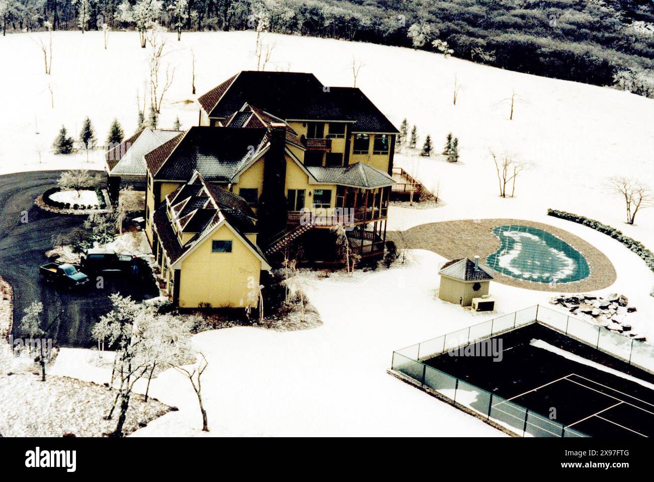 June 21, 2005 - PAT ROBERTSON'S HOUSE IN BATH COUNTY , VARGINIA , HOT ...
