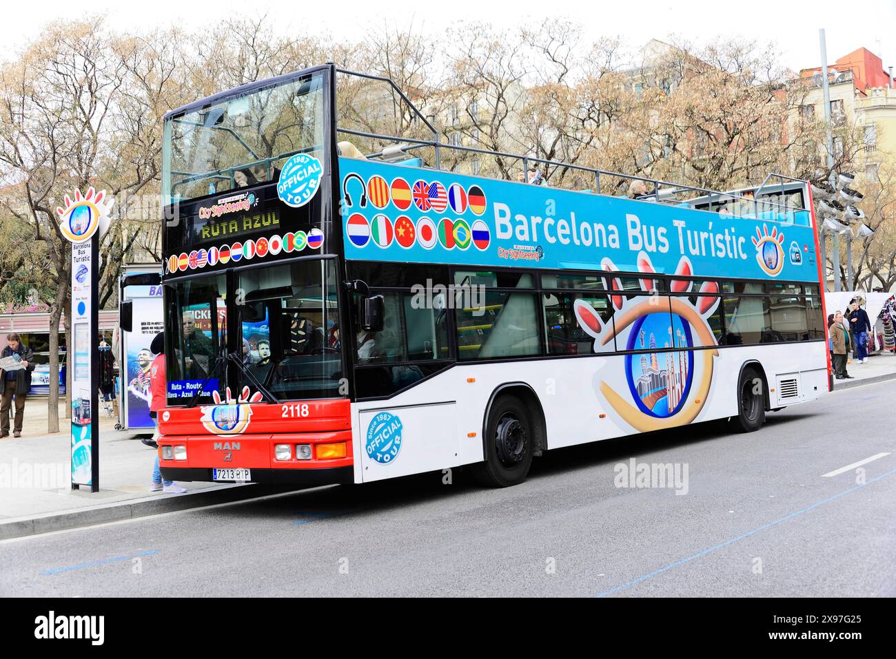 Bus stop barcelona hi-res stock photography and images - Alamy