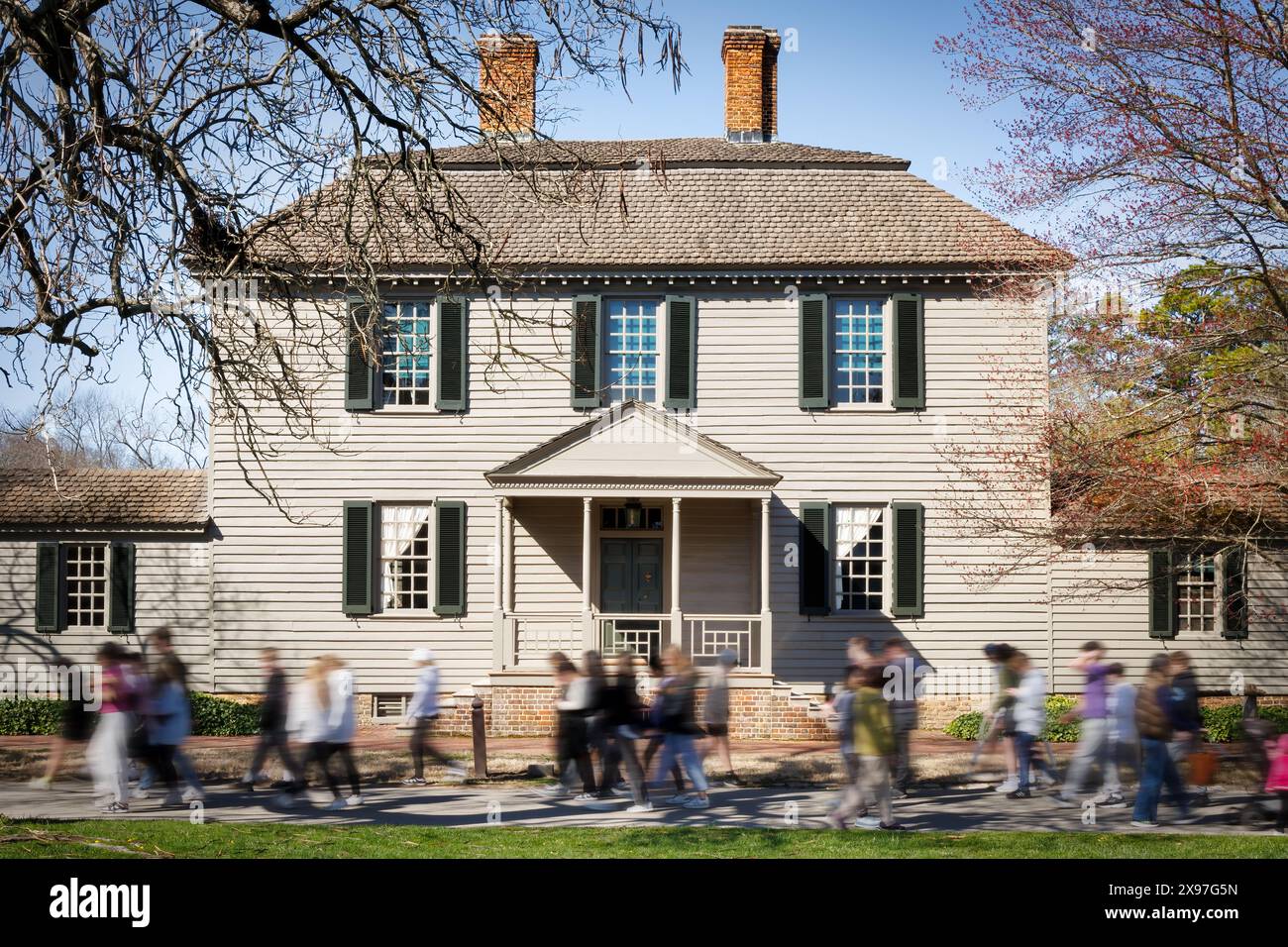 A crowd of sidewalk pedestrians walk by the Robert Carter House in ...