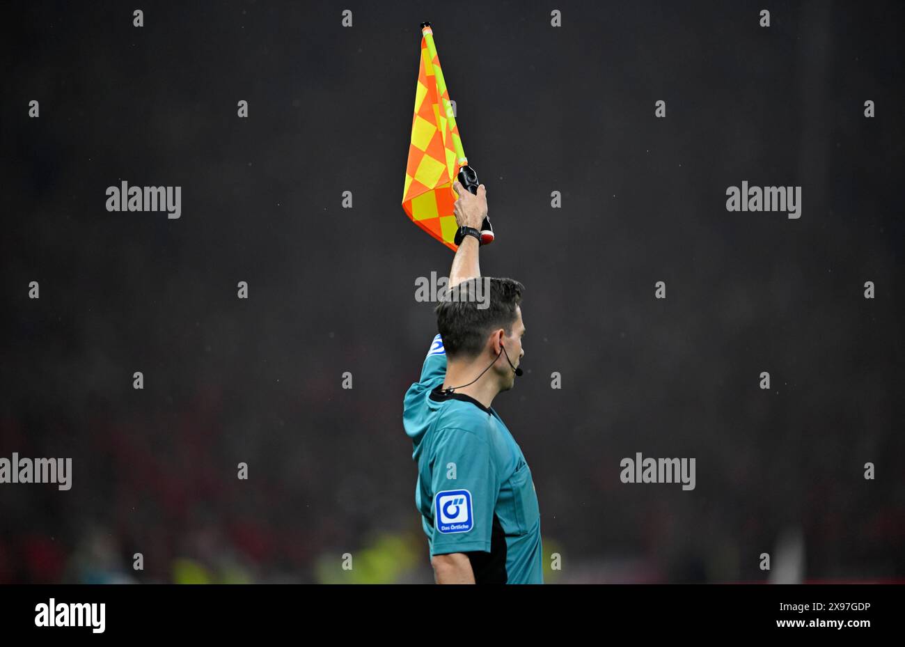 Linesman, assistant referee raises flag, flag, offside, 81st DFB Cup Final 2024, Olympiastadion ...