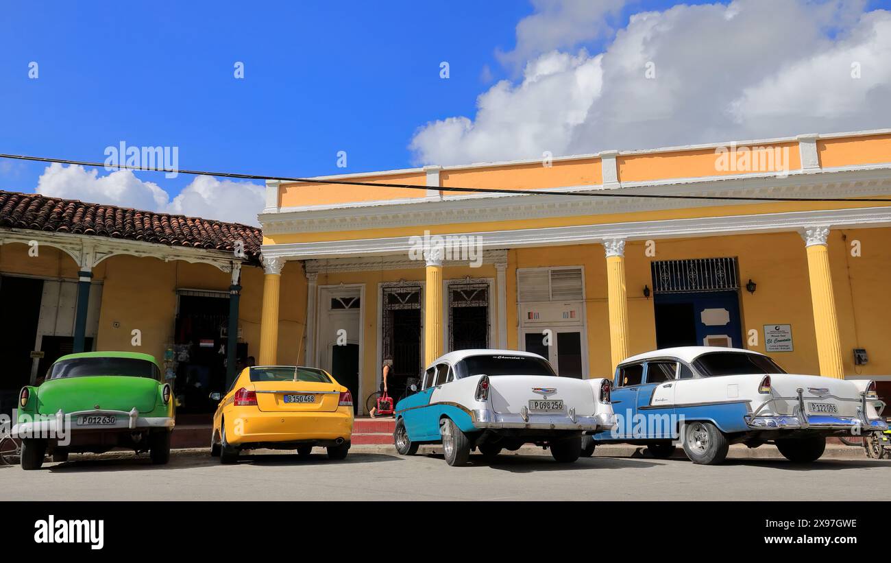 331 Rear view, green and blue-white American classic cars -Chevrolet ...