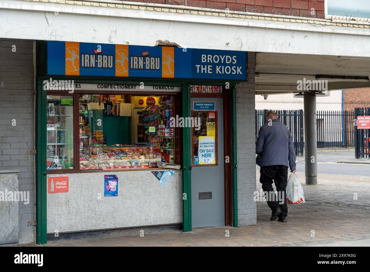 Blyth, Northumberland, UK. Broyds The Kiosk - a traditional tobacconist ...