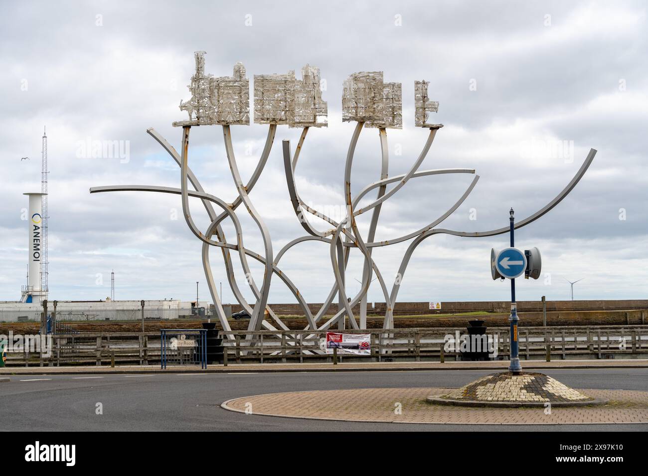 Blyth, Northumberland, UK. Spirit of the Staithes sculpture by Simon ...
