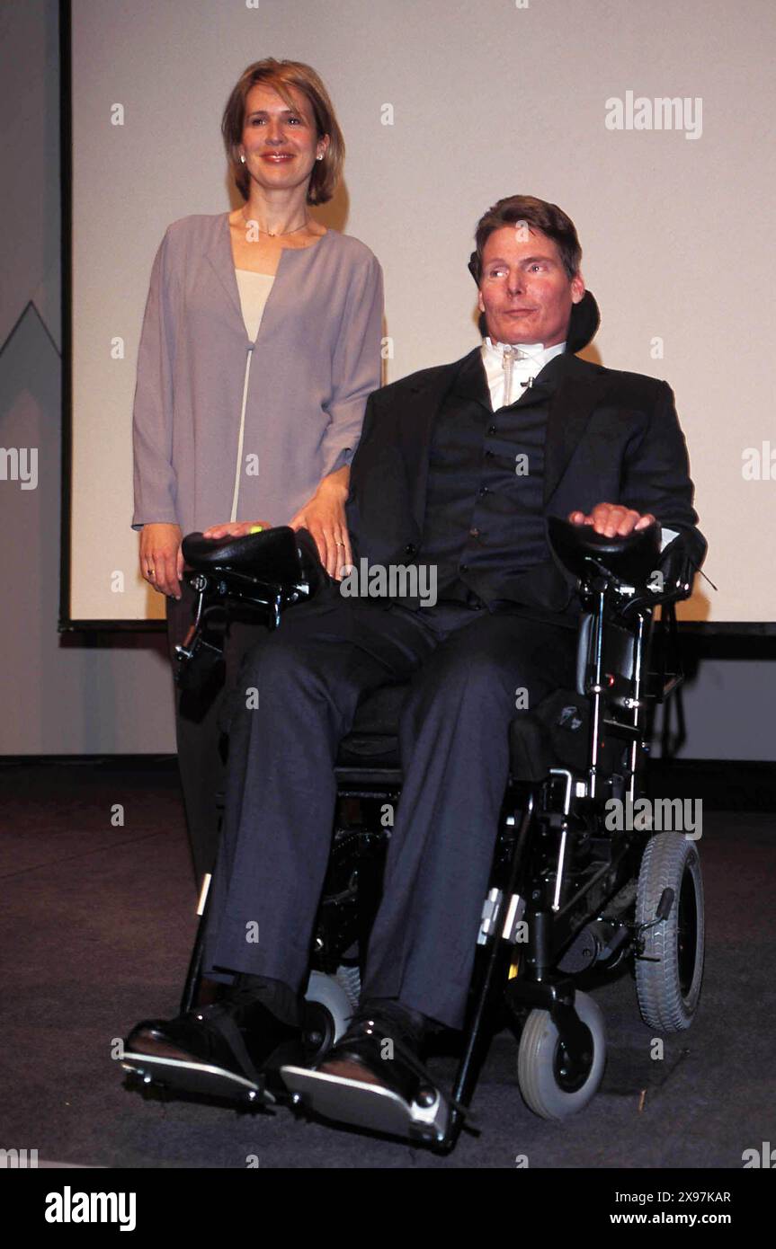 K15303JKEL.SOCIETY FOR NEUROSCIENCE AWARDS HONORS CHRISTOPHER REEVE AT ...