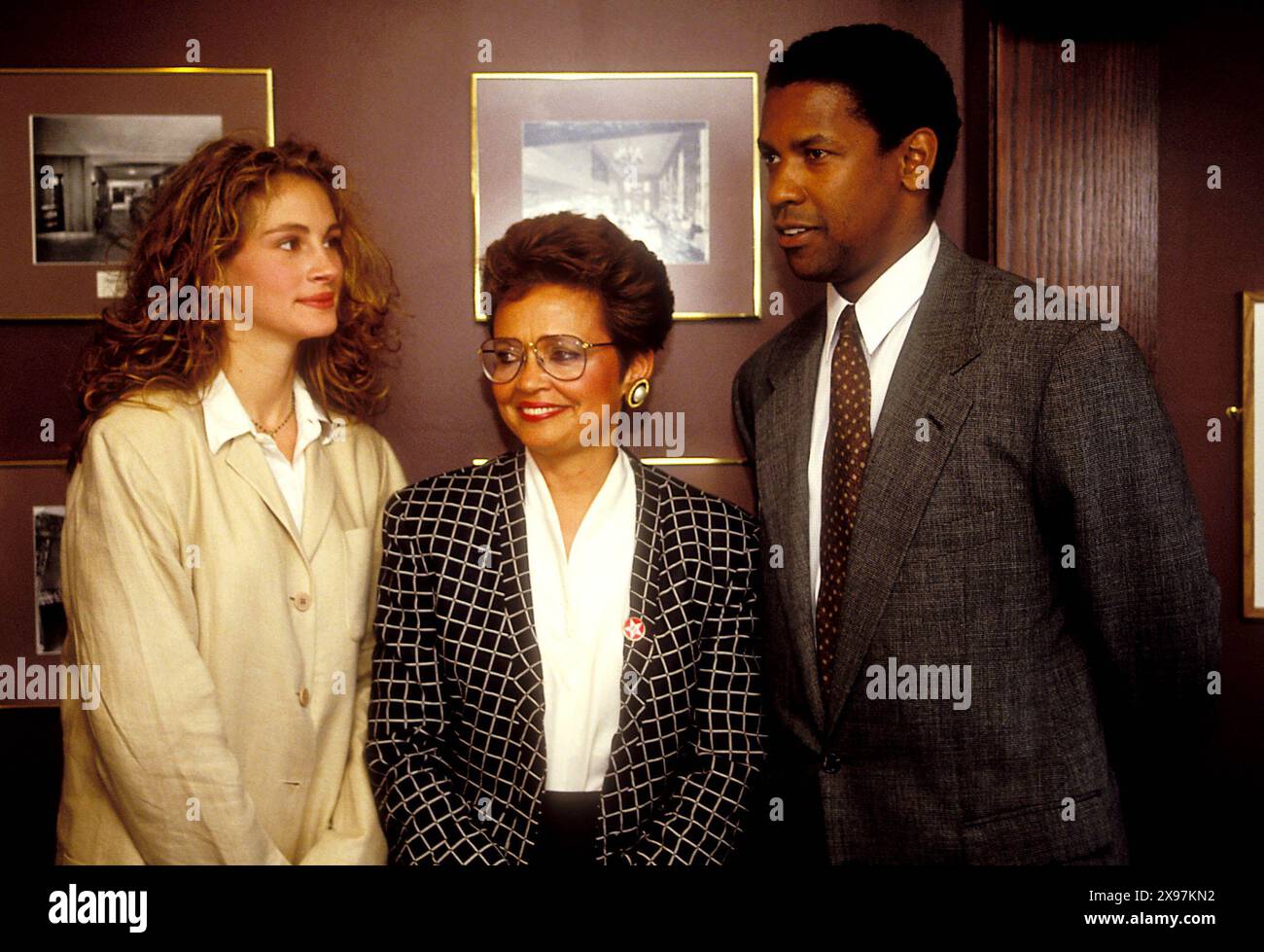16635.JULIA ROBERTS, MAYOR SHARON PRATT KELLY AND DENZEL WASHINGTON.IN ...