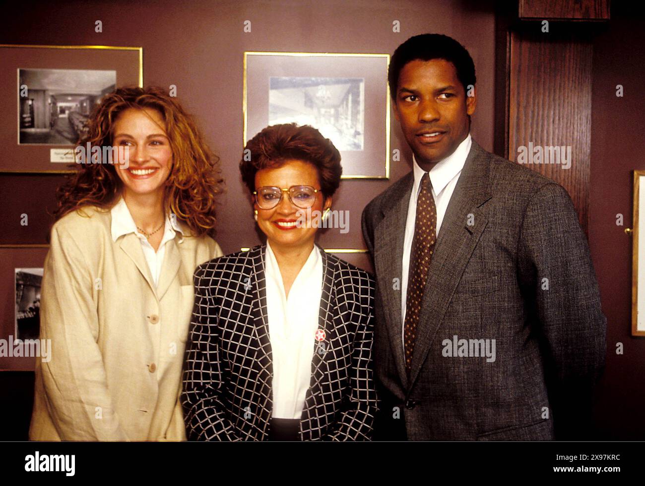 16635.JULIA ROBERTS, MAYOR SHARON PRATT KELLY AND DENZEL WASHINGTON.IN ...