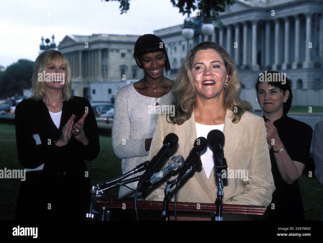Beverly peele 1999 hi-res stock photography and images - Alamy