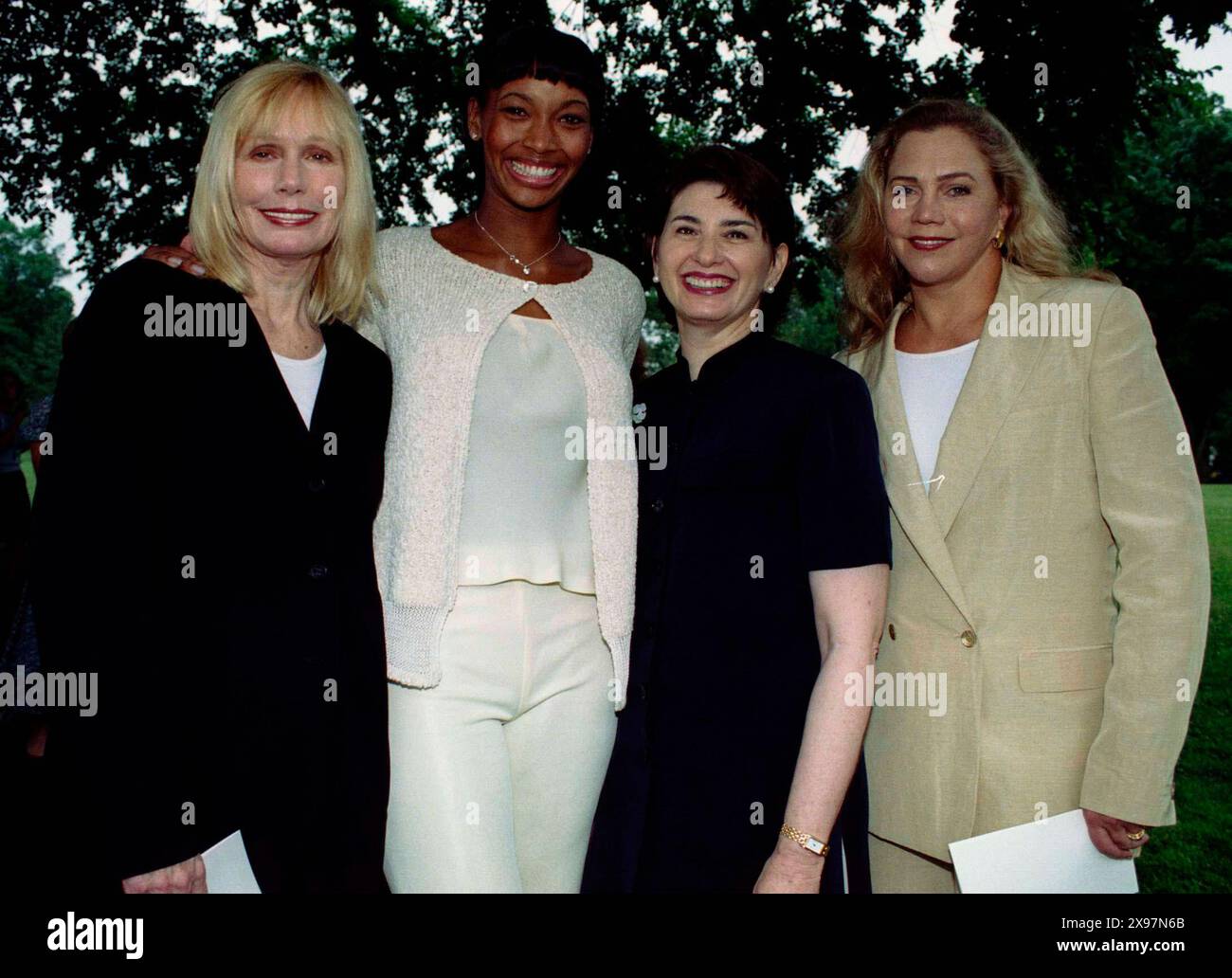 Beverly peele 1999 hi-res stock photography and images - Alamy