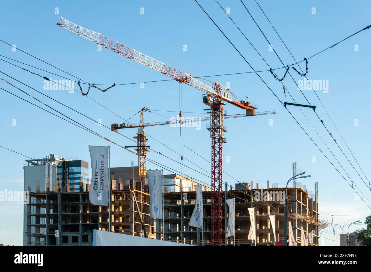 Kran heben beton hi-res stock photography and images - Alamy