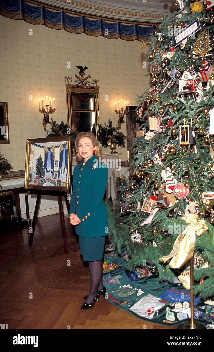 Nov. 18, 2004 - HILLARY CLINTON CELEBRATES THE CLASSIC CHRISTMAS POEM ...