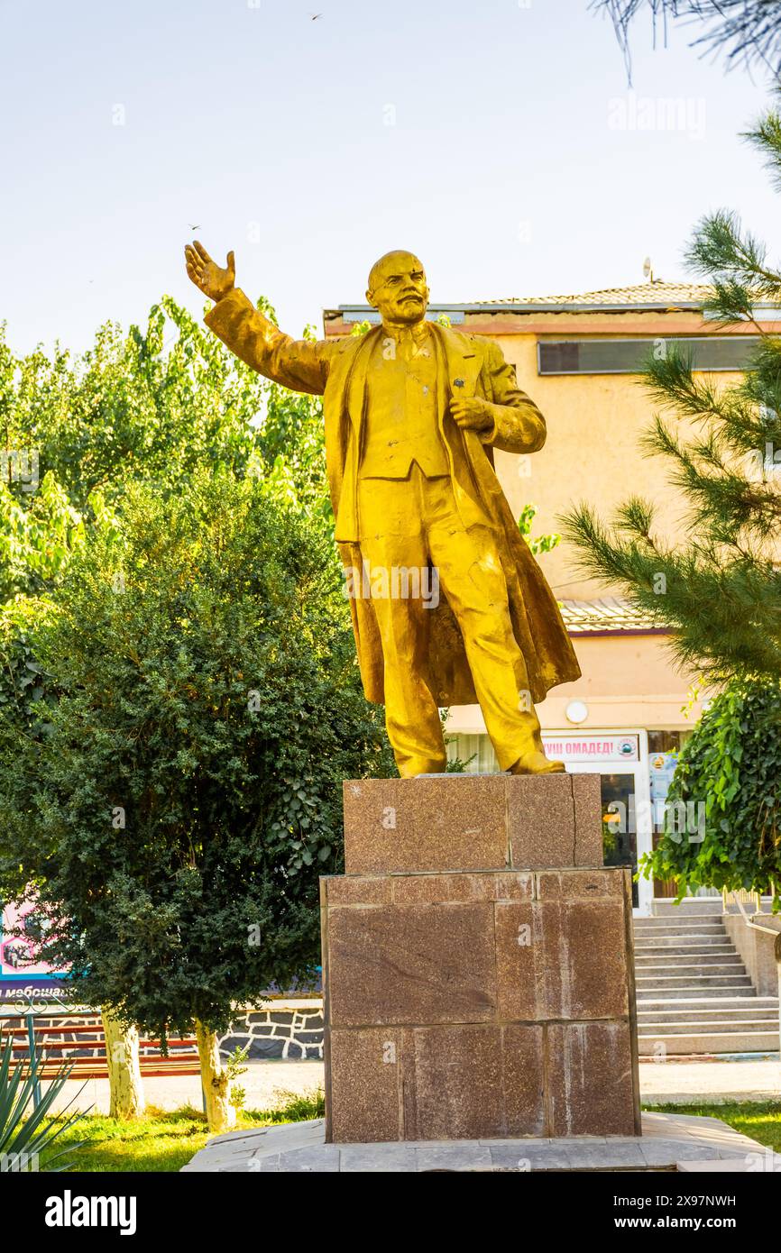 Penjikent, Tajikistan, 20 August 2023:Statue of Lenin in the streets of ...