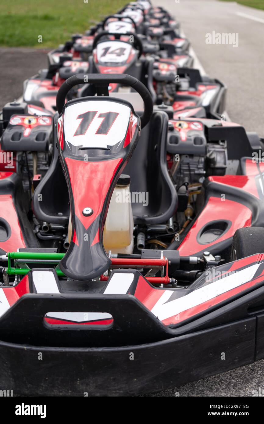 Cart competition on race track hi-res stock photography and images - Alamy