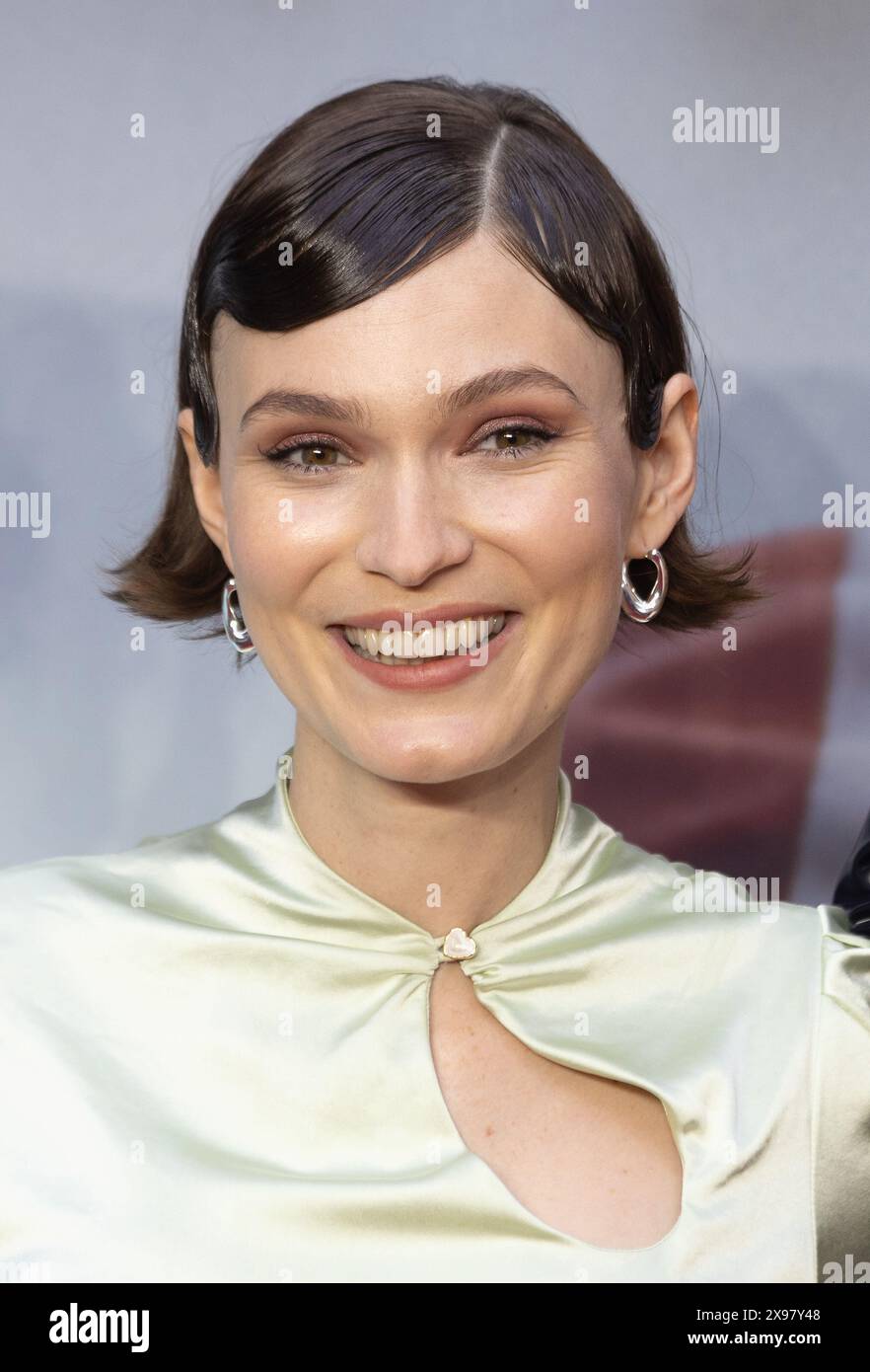 Pale yellow silky dress hi-res stock photography and images - Alamy