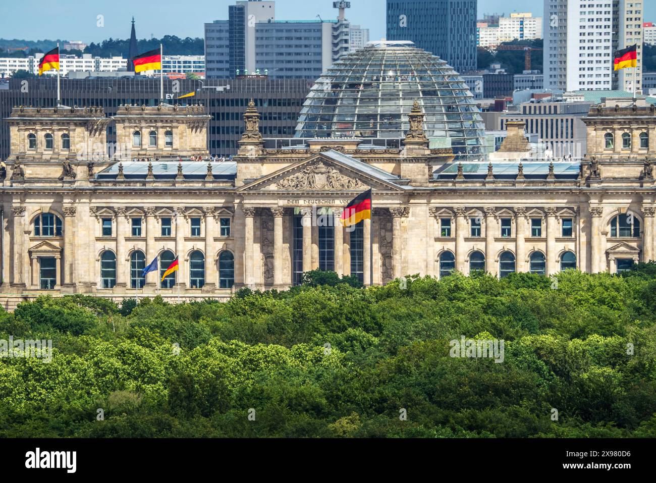Berliner Reichstag, Sitz des Deutschen Bundestags, Blick von oben, Mai ...