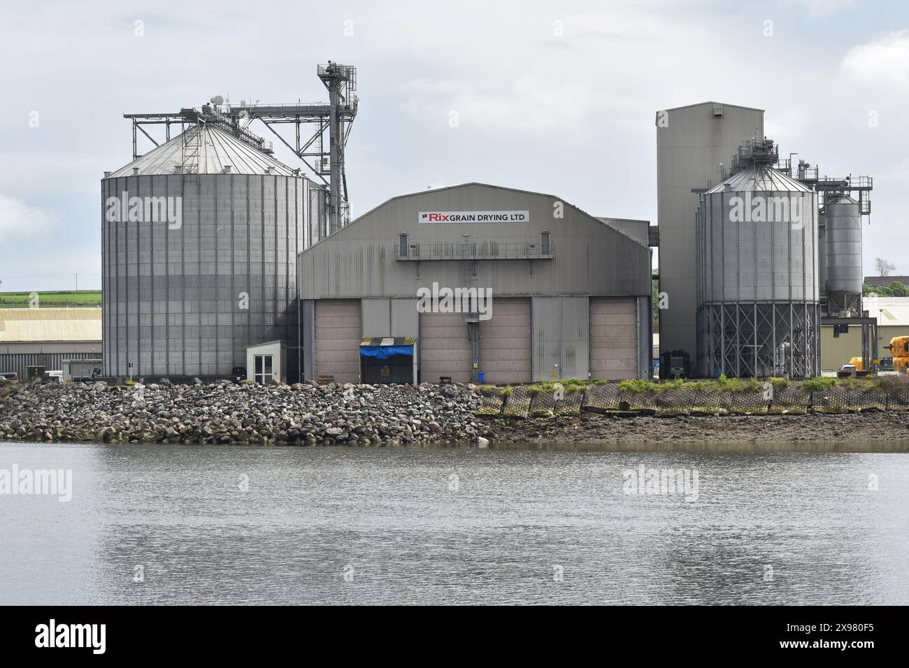 The 45,000 tonne grain drying and storage facility in the Port of ...