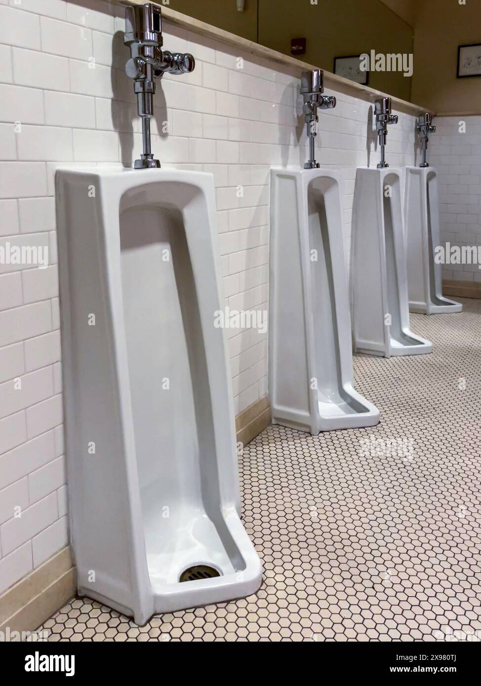 Urinals For Men Mens Urinal Usa Hi Res Stock Photography And Images