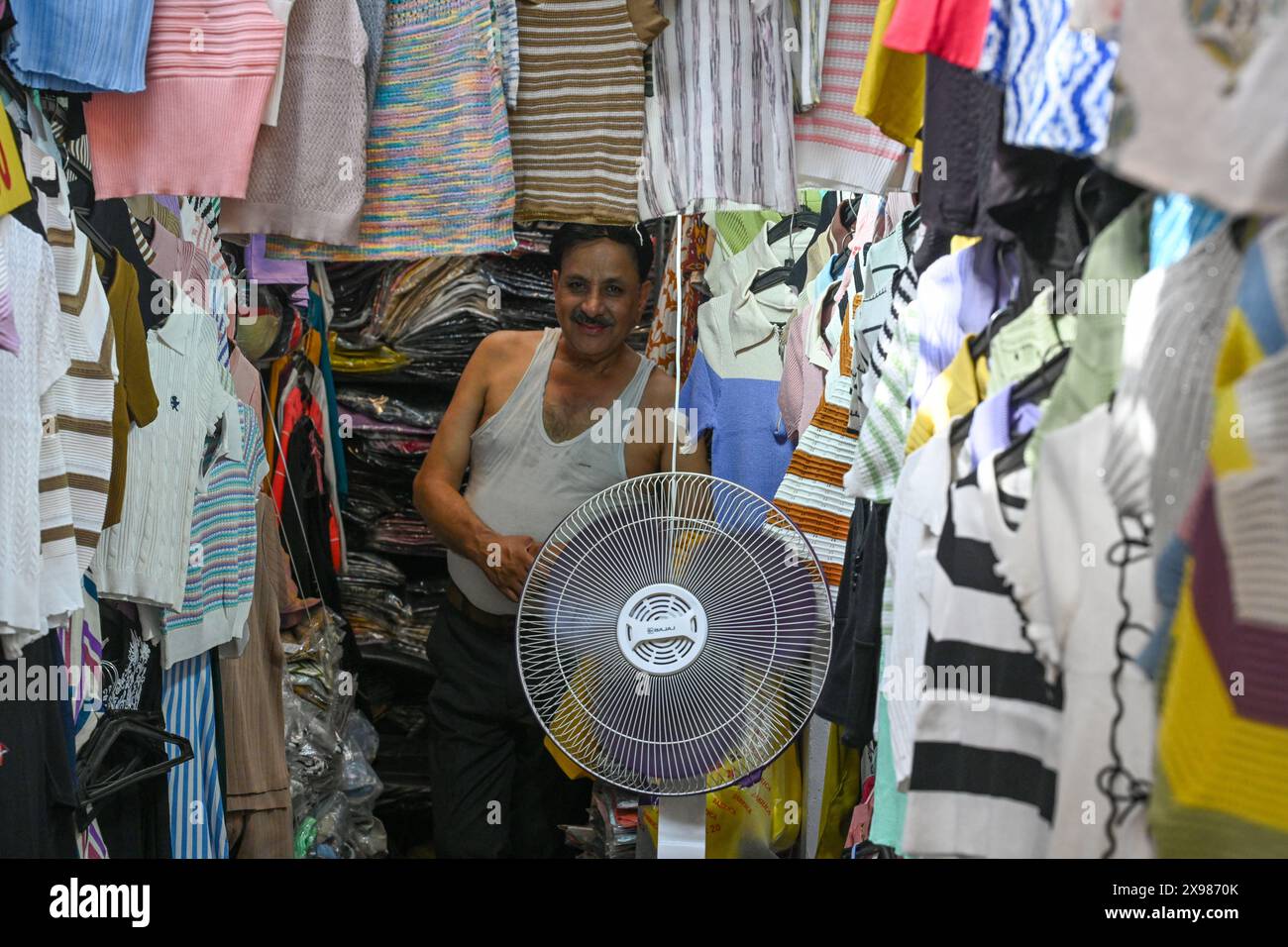 Heat fan india hi-res stock photography and images - Alamy