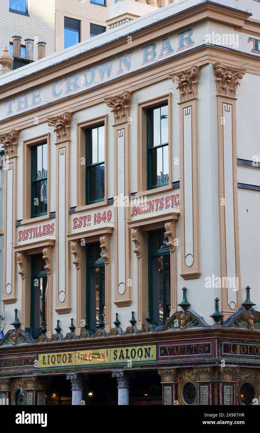 Belfast pub, Public house Belfast city centre, pub exterior and sign ...