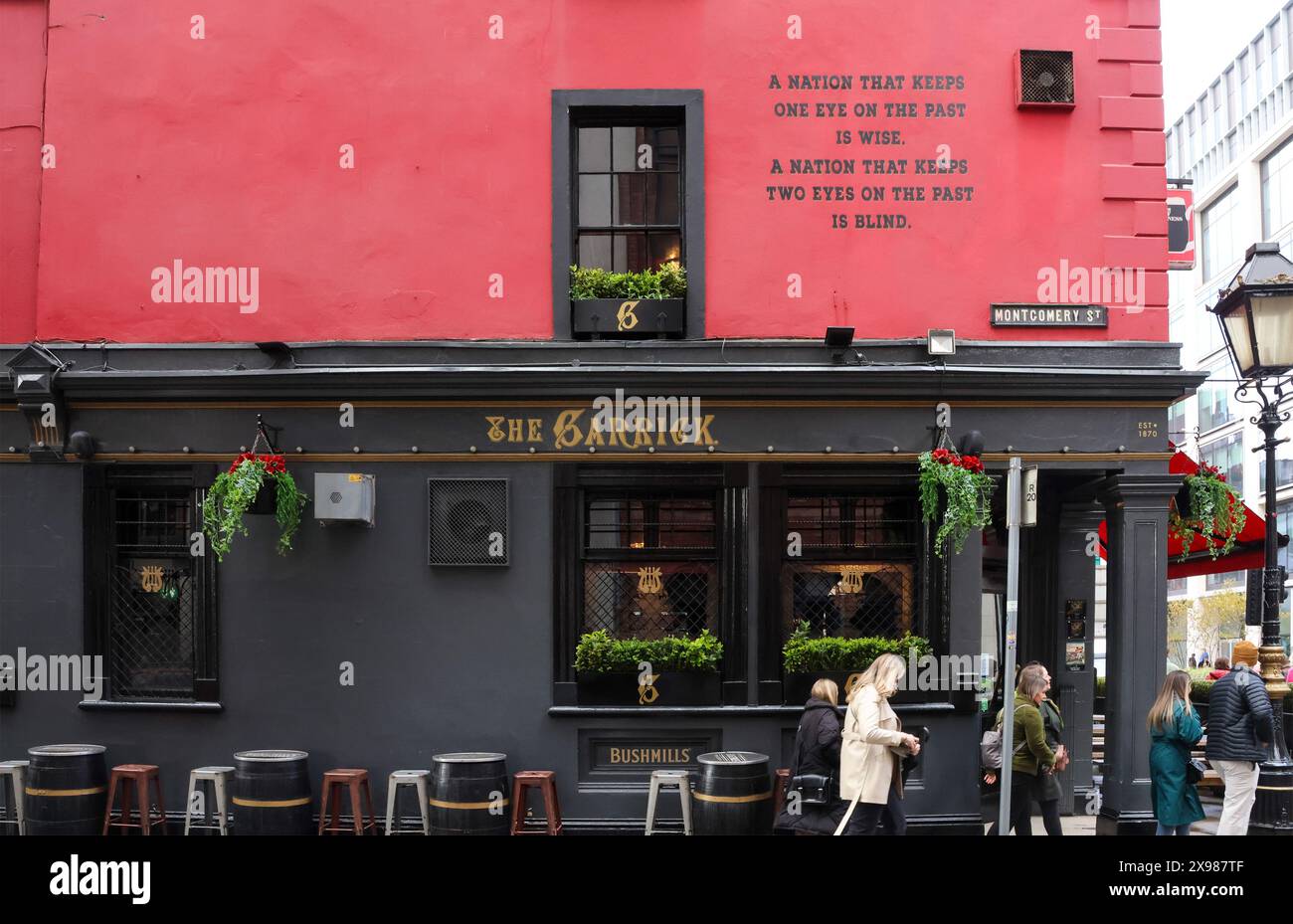 Belfast pub, Public house Belfast city centre, pub exterior and sign ...