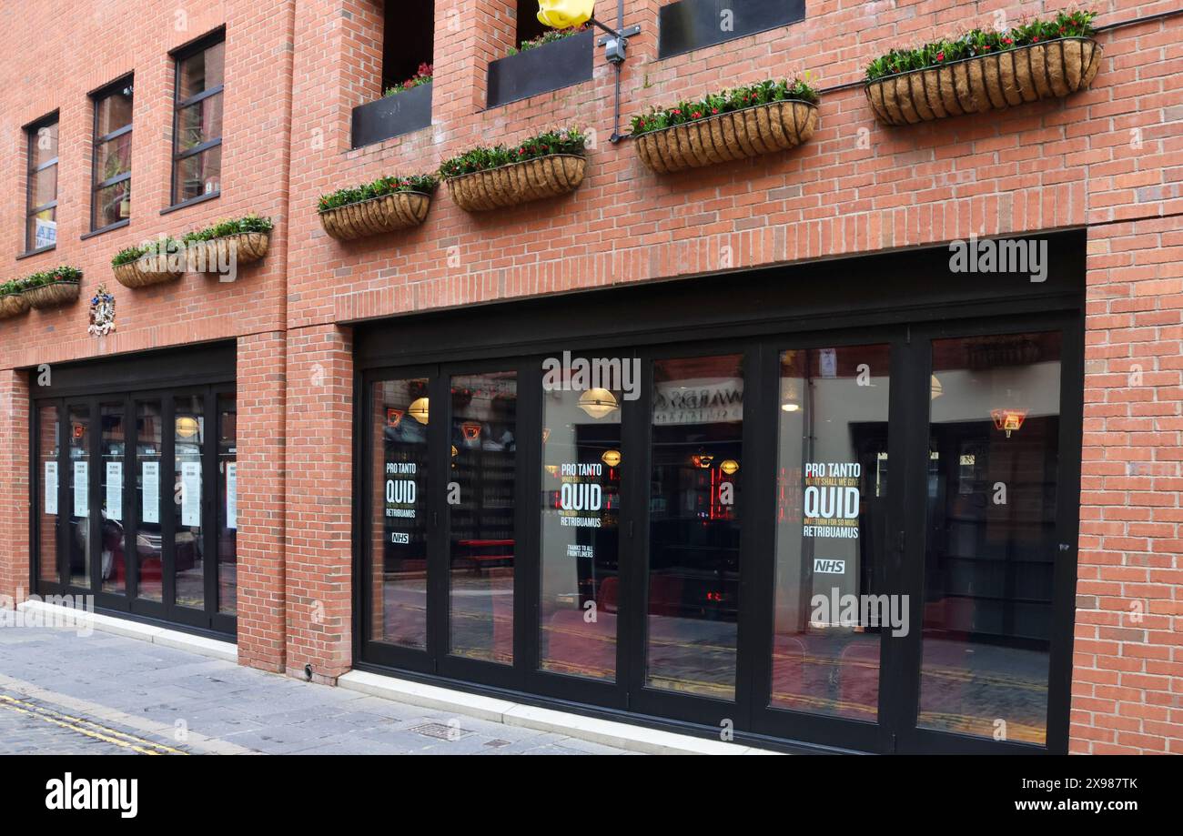 Belfast pub, Public house Belfast city centre, pub exterior and sign ...
