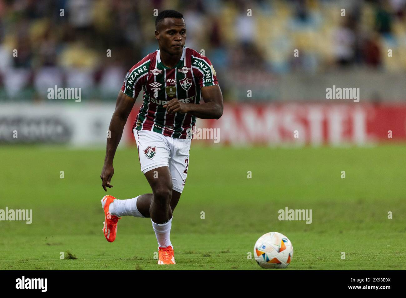 RIO DE JANEIRO, BRAZIL - MAY 29: JHON ARIAS of Fluminense controls the ...