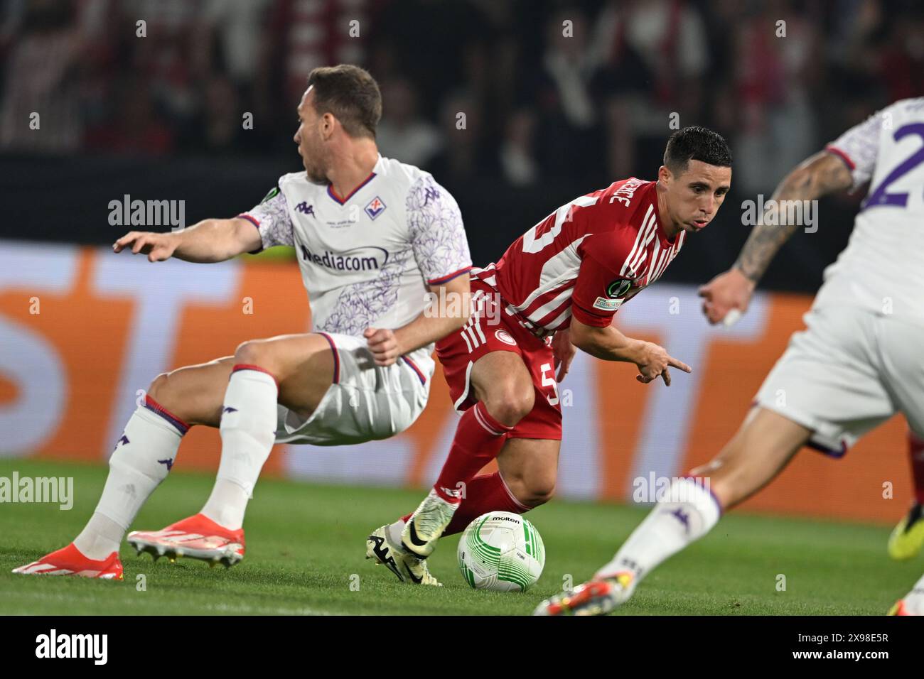 Daniel Podence (Olympiacos FC)Arthur Melo (Fiorentina) during the UEFA ...