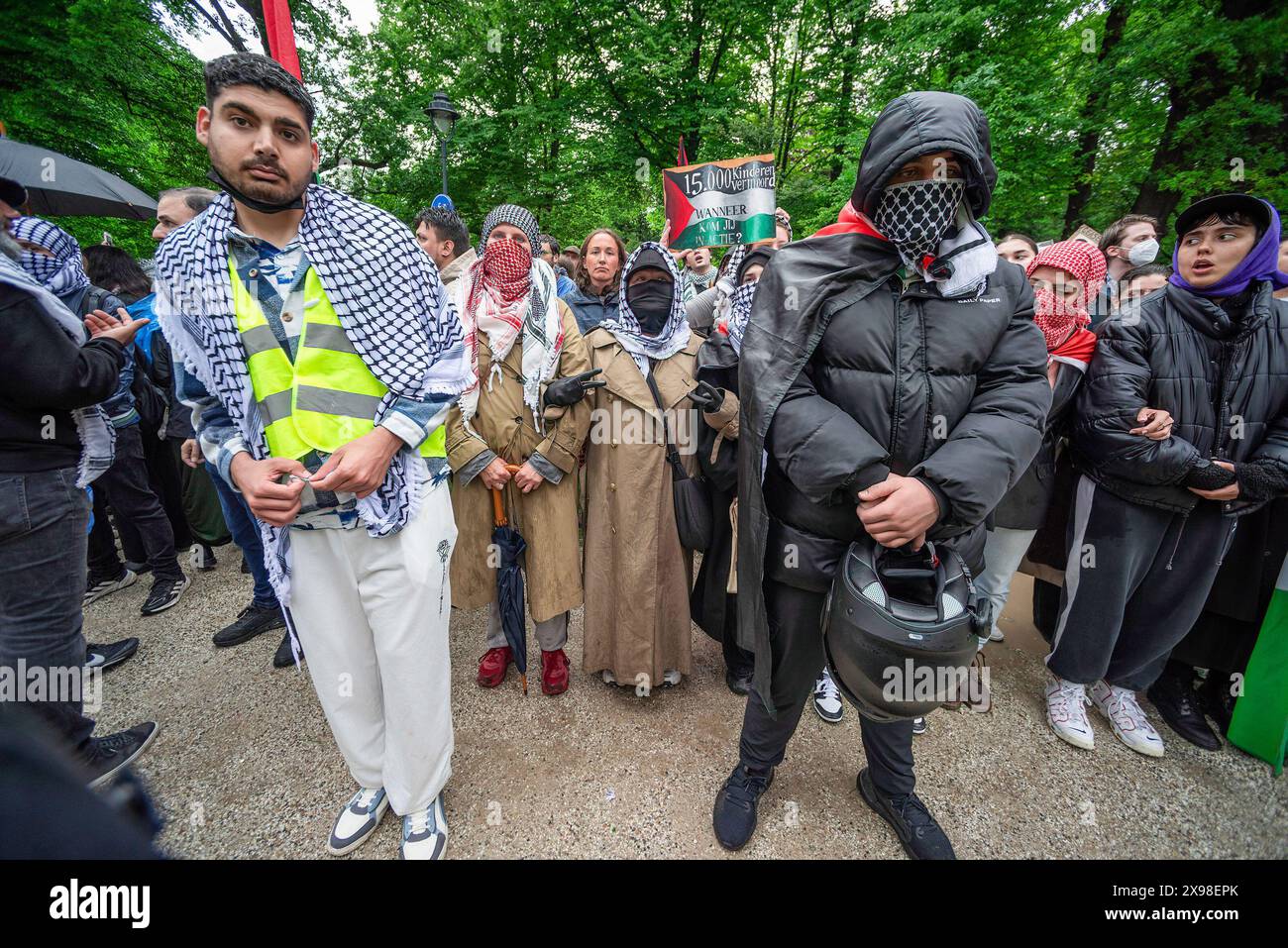 Pro-Palestinian demonstrators stand in front of police buffer line ...