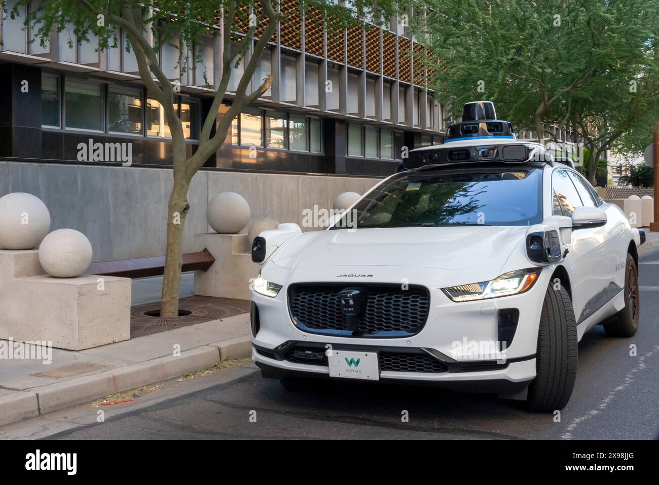 Jaguar self driving car hi-res stock photography and images - Alamy
