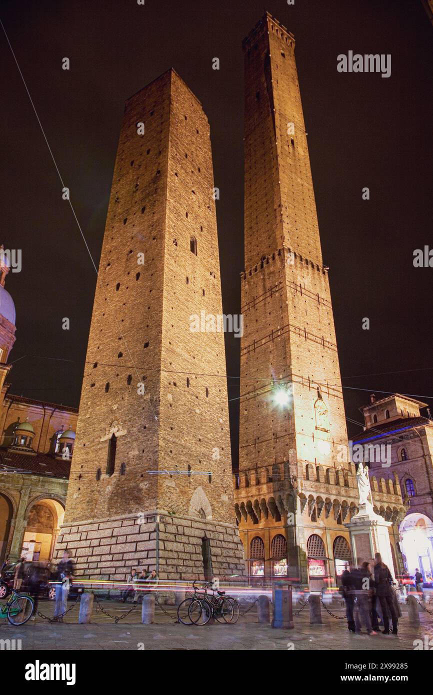 Twin columns italy hi-res stock photography and images - Alamy