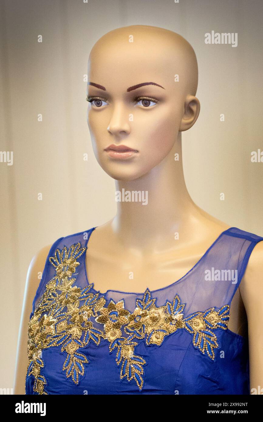 A bald female fashion mannequin Stock Photo - Alamy