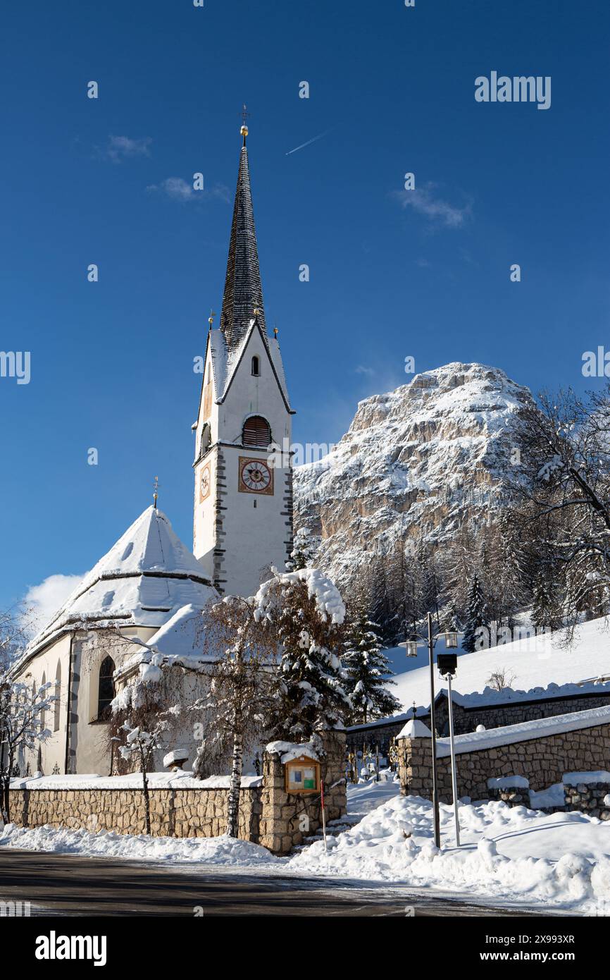 Skiing in Alta Badia, Dolomites, Italy Stock Photo - Alamy