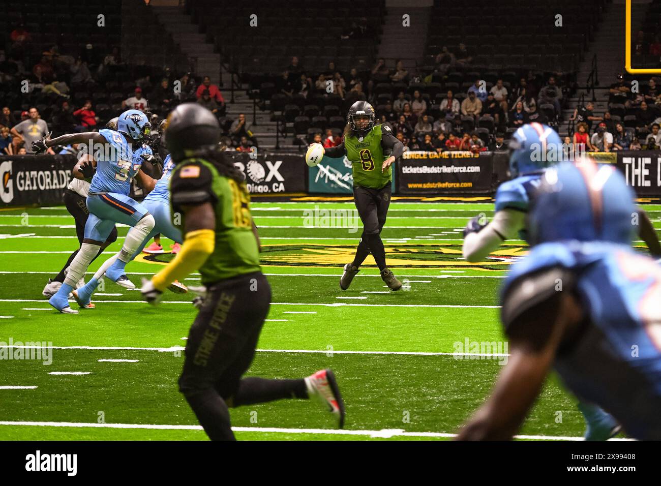 San Diego Strike Force quarterback Nate Davis (8) looks down field in ...