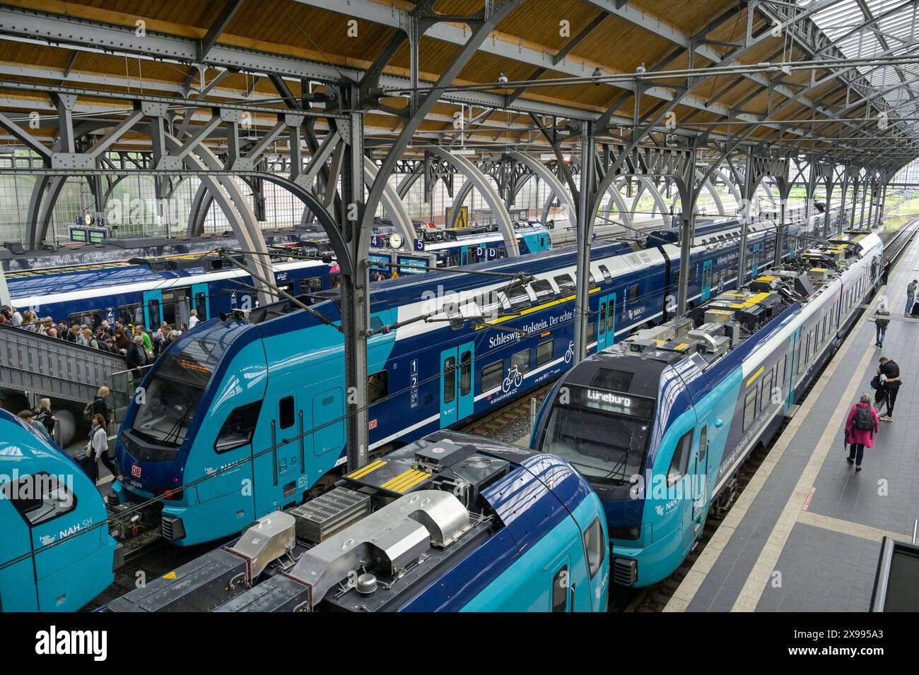 Hauptbahnhof, Bahnsteig, Regionalbahn, Lübeck, Schleswig-Holstein ...
