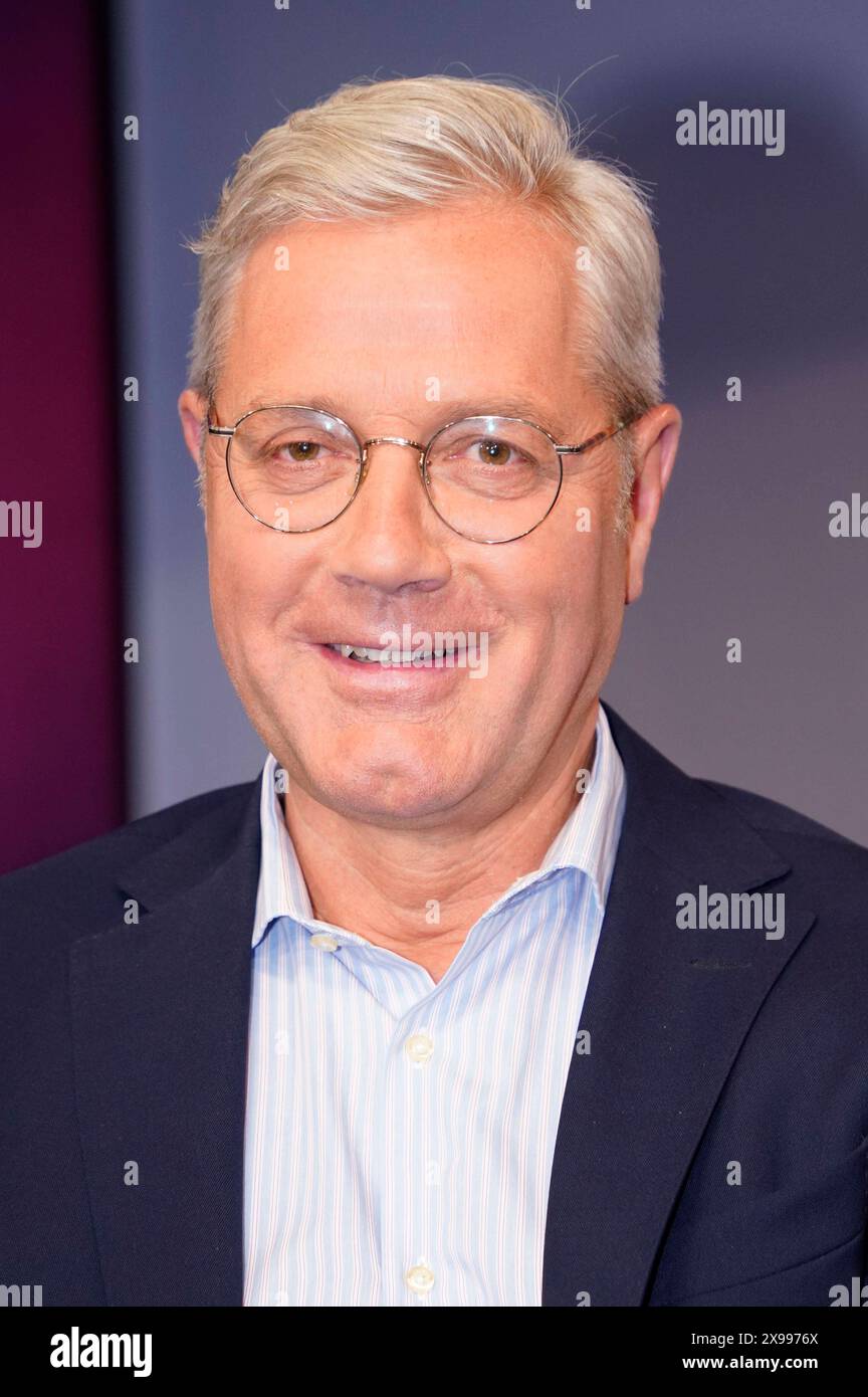 Norbert Röttgen in der ARD-Talkshow maischberger im Studio Berlin ...