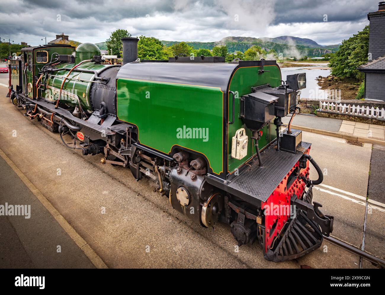 Ex-SAR Class NGG16 Garratt loco arriving at Porthmadog harbour in ...
