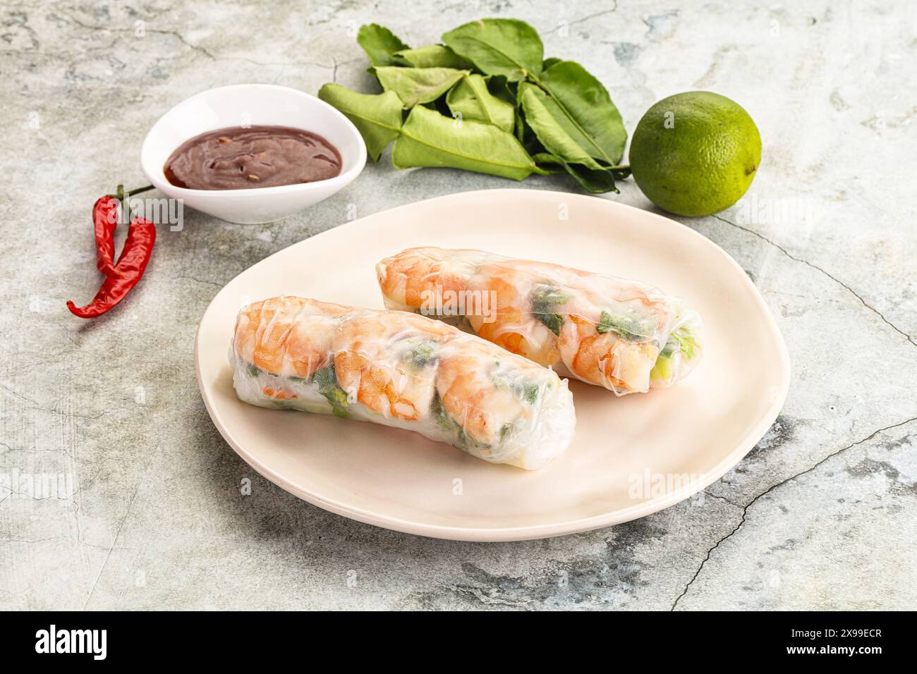 Vietnamese snack spring roll with prawn Stock Photo - Alamy