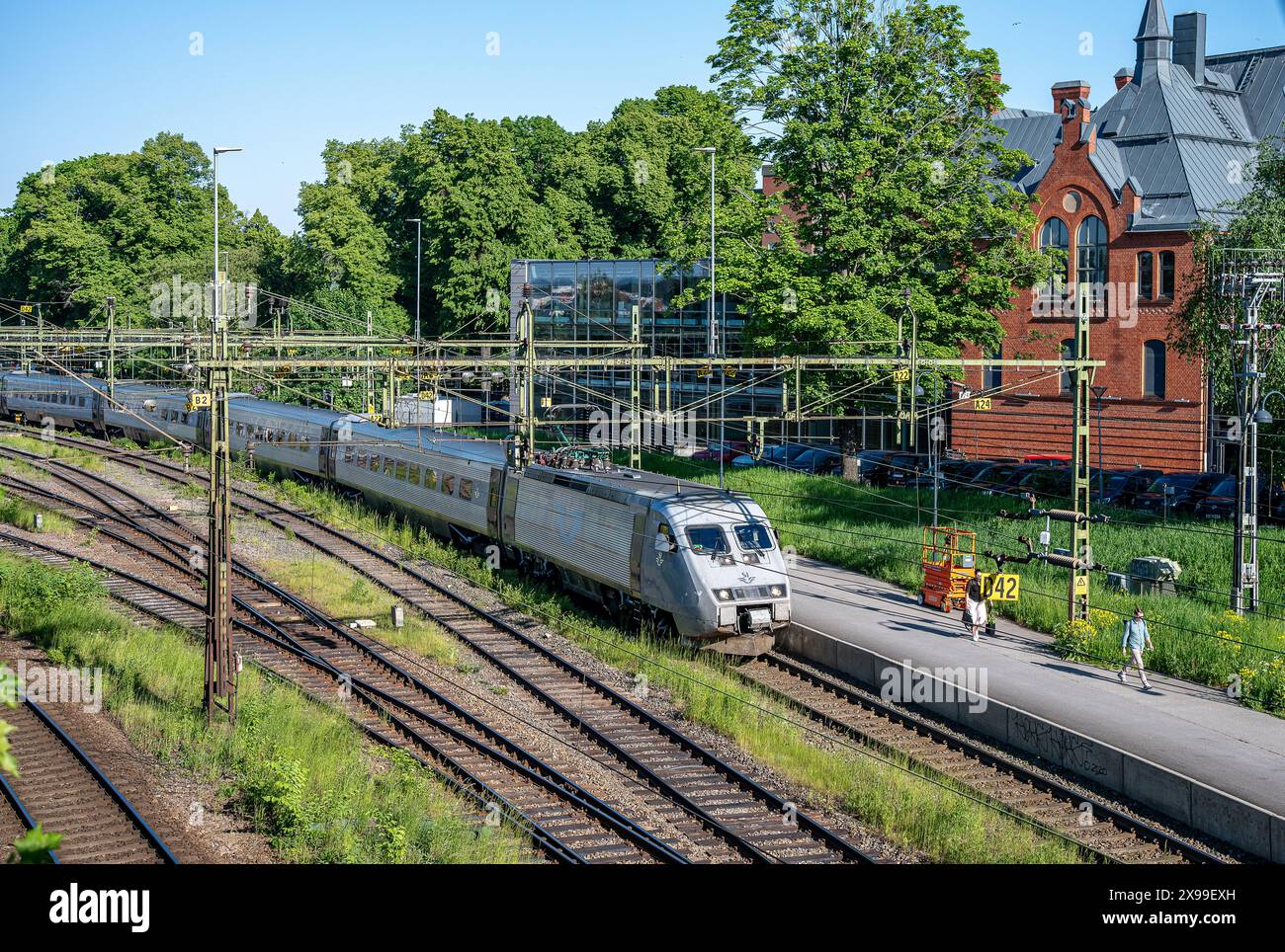 SJ High-speed train X 2000 leaving Norrkoping Central Station in ...
