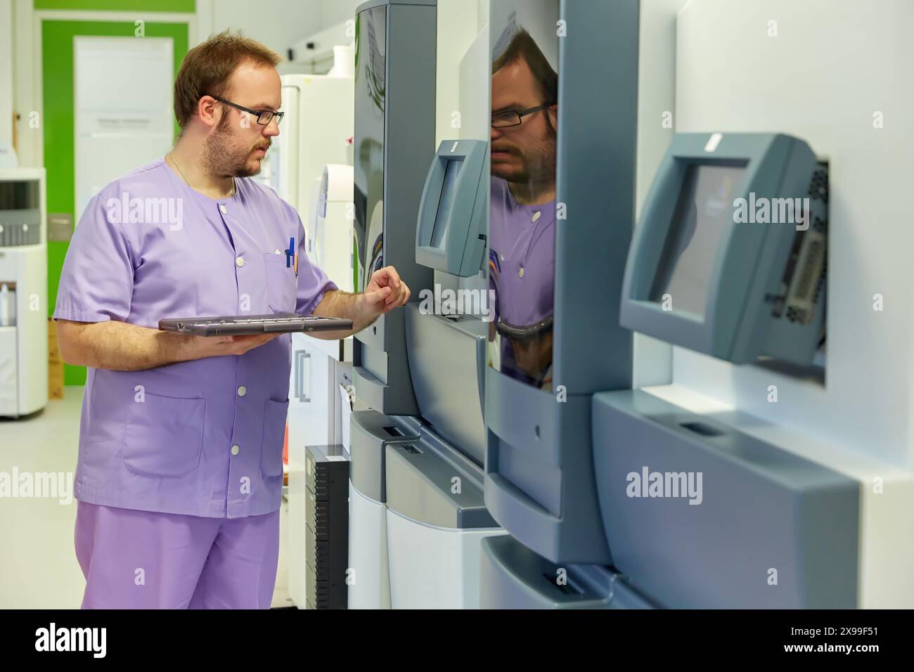 Ventana Symphony H&E Discreet Slide Stainer, Histology, Anatomic ...