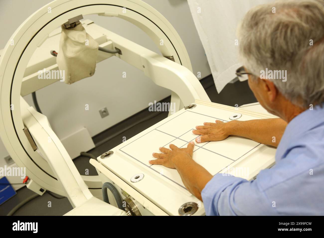 Hands scintigraphy, Scintigraphy is a form of diagnostic test used in ...
