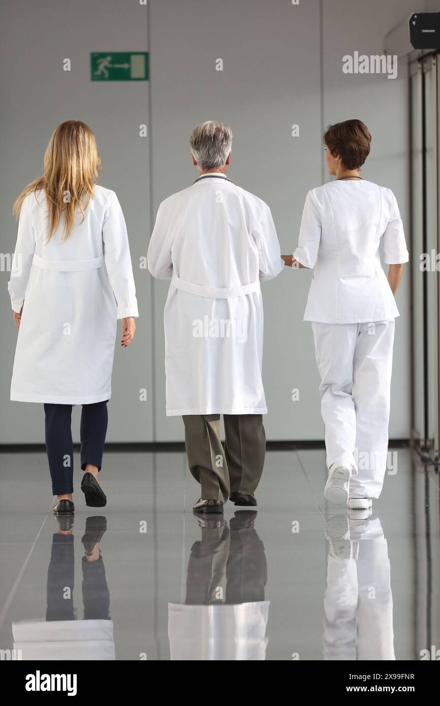 Nurses reflection in mirror hi-res stock photography and images - Alamy
