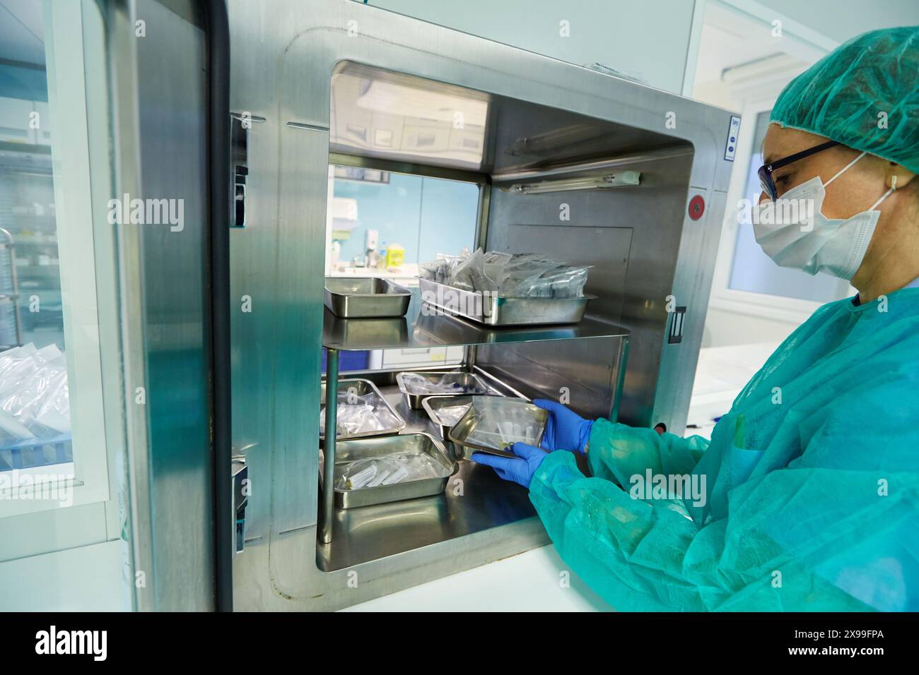 SAS window, Preparation of drugs, Clean room, Pharmacy, Hospital ...