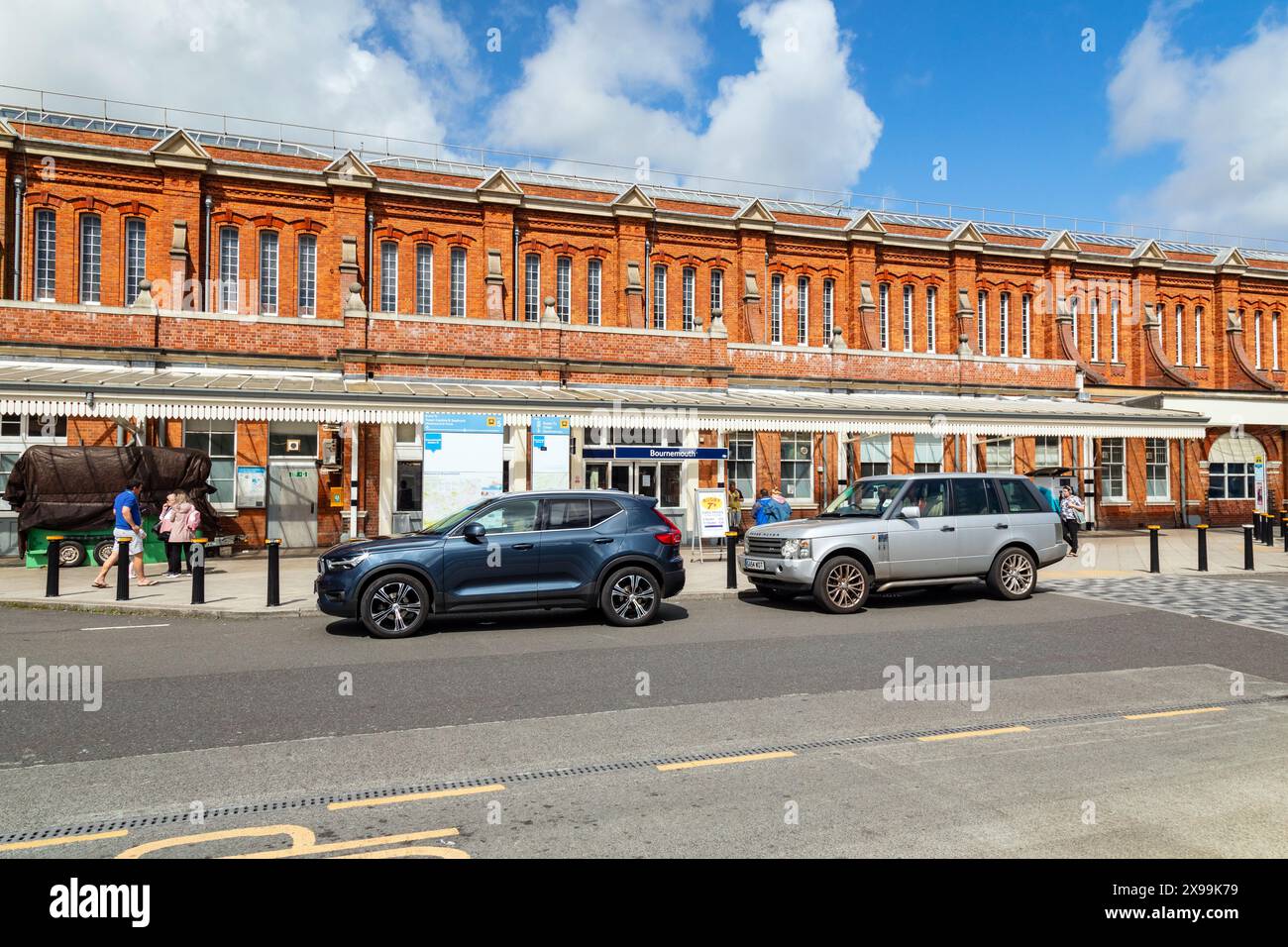 Bournemouth railway station hi-res stock photography and images - Alamy