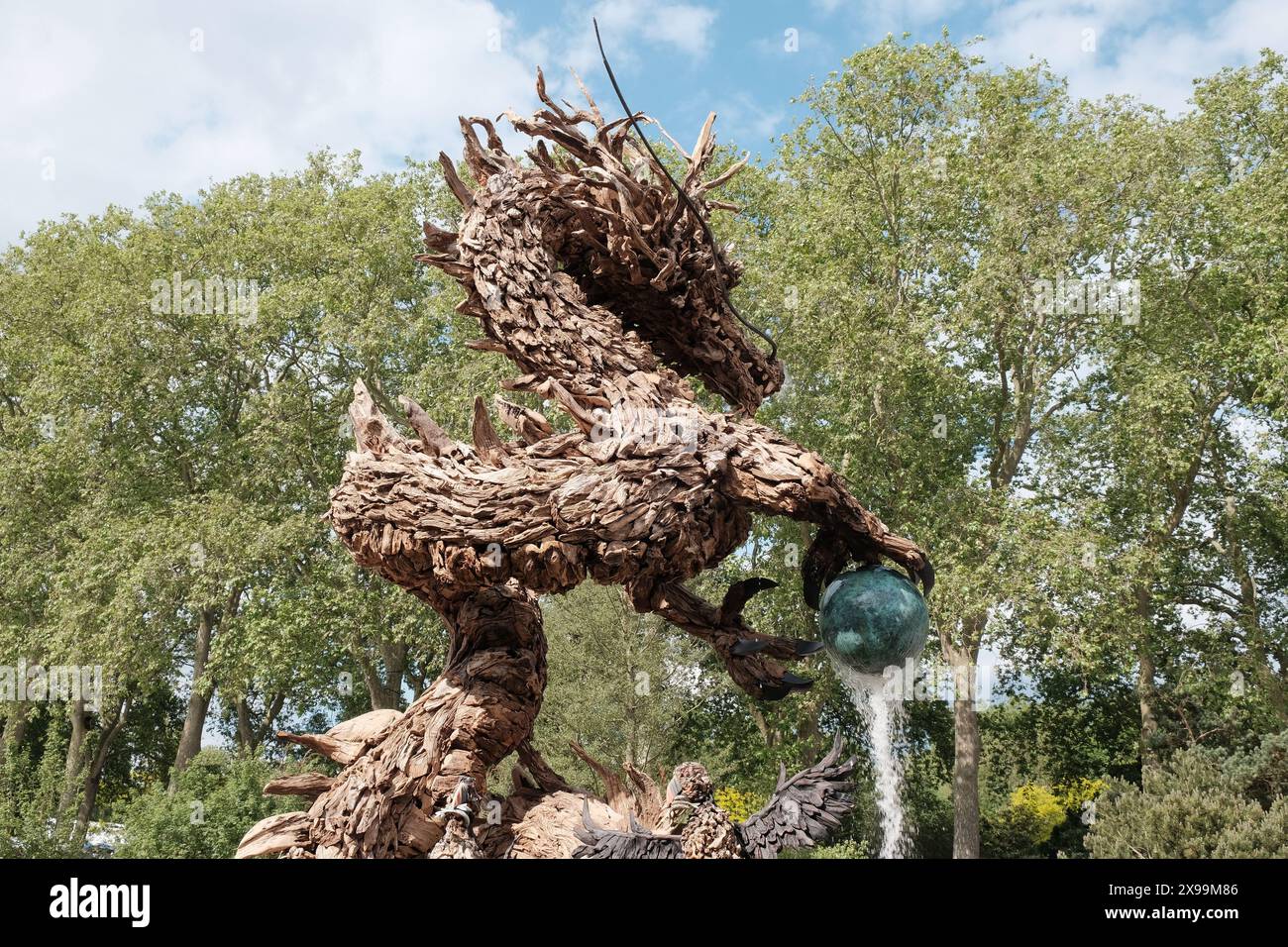 Driftwood sculpture James Doran-Webb's dragon at the Chelsea Flower ...