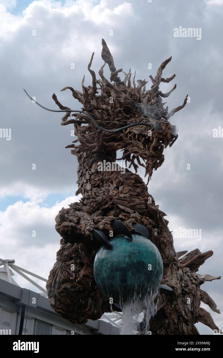 Driftwood sculpture James Doran-Webb's dragon at the Chelsea Flower ...
