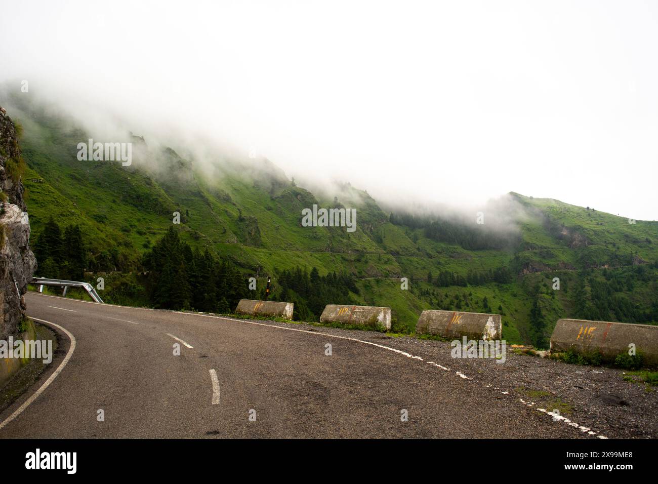 Mussoorie cloudend road with full of fog Stock Photo - Alamy
