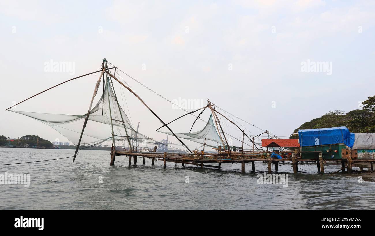 Traditional Chinese Fishing Nets on Fort Kochi Beach, Kochi, Kerala ...