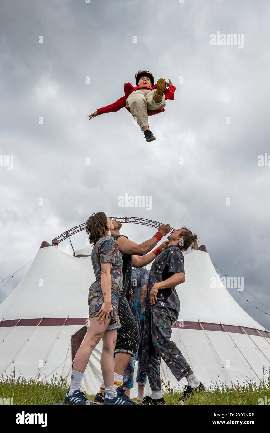 Nose dive assembly hi-res stock photography and images - Alamy