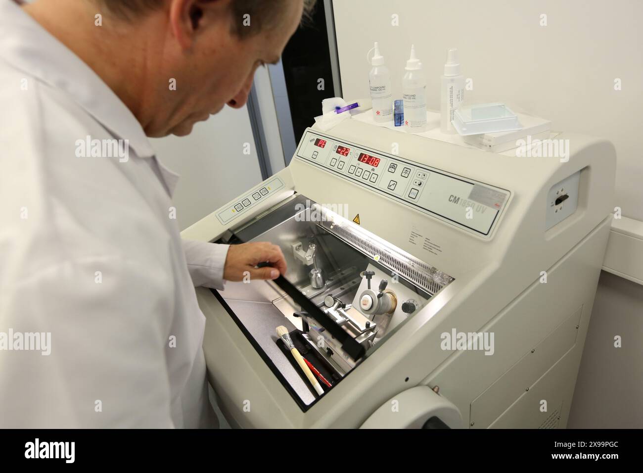 Cryostat for Standard Applications in the Clinical Histopathology ...