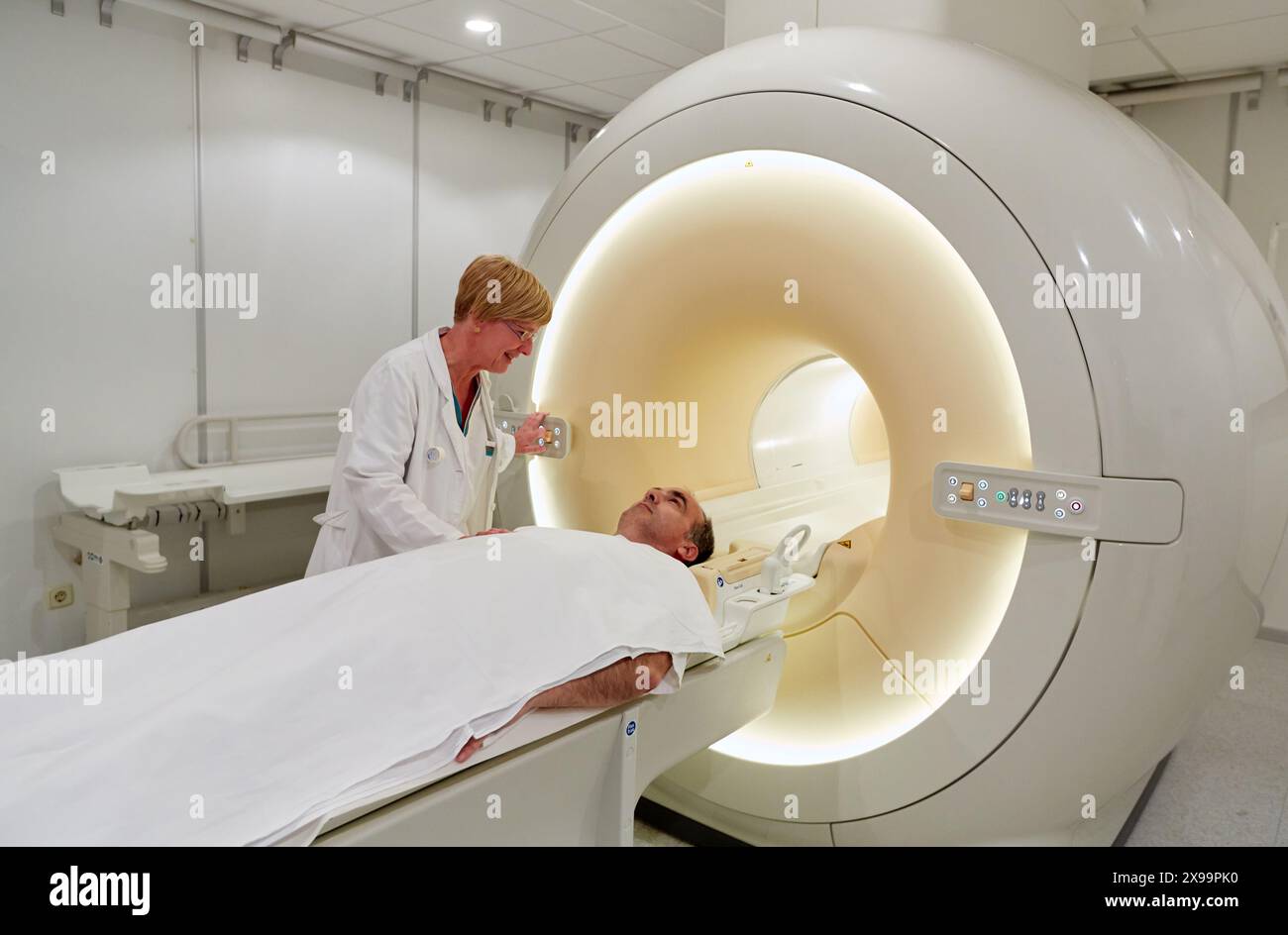MRI scan, NMR (Nuclear Magnetic Resonance), medical imaging for ...